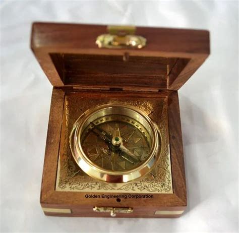Golden Brass Compass With Wooden Box T Set At ₹ 325 In Roorkee Id