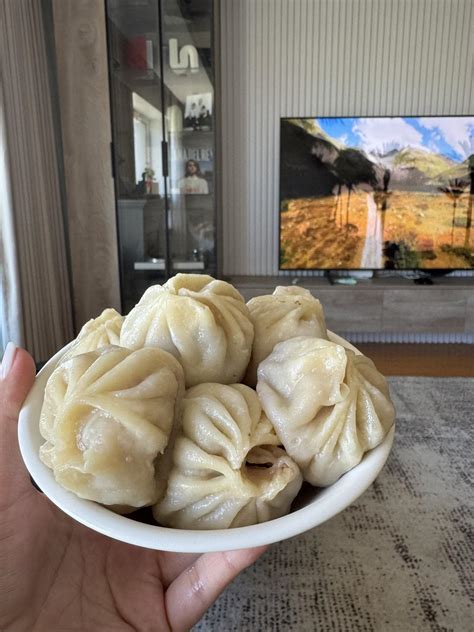 Batzaya Хадам ээж хайраа надад ингэж илэрхийлдэг Завгүй л суугаа гээд бууз хийгээд ирлээ