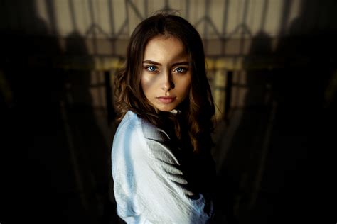 배경 화면 여자들 얼굴 파란 눈 초상화 그림자 핑크 립스틱 2000x1334 Motta123 1668711