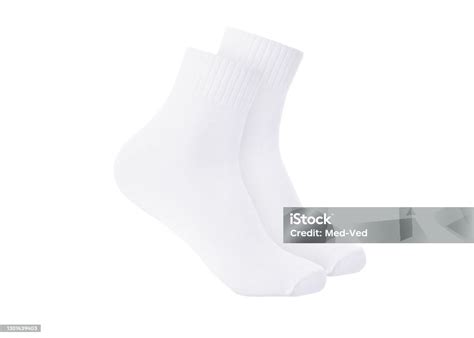 흰색 배경에 고립 된 디자인에 대한 흰색 색상 양말 모형 광고 로고 브랜딩을 위한 모의 및 라벨로 스포츠를 위한 짧은 양말 세트 스포츠 코튼 양말을 매치합니다 양말에 대한