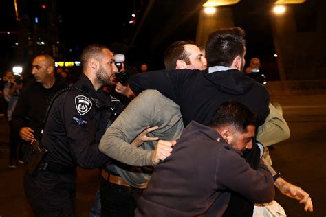 Hundreds Of Elite Israeli Reservists Say They Are Joining Judicial