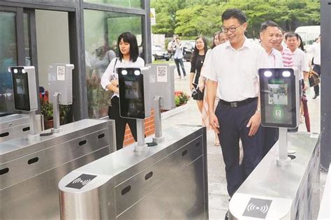 满满地科技感 深圳“高颜值”学校学生刷脸进校门新浪广东新浪网