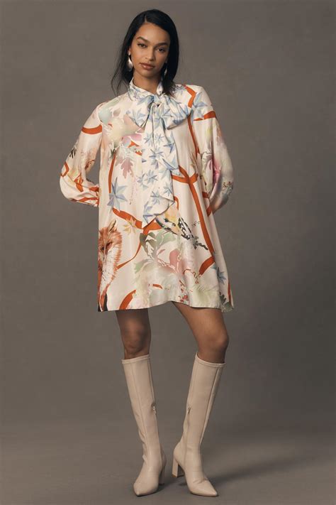 Maeve의 Caroline 타이넥 미니 드레스 앤트로폴로지 한국 공식 스토어 유니크한 여성 패션 및 라이프스타일 편집샵 200개이상의 프리미엄 브랜드 여성 의류