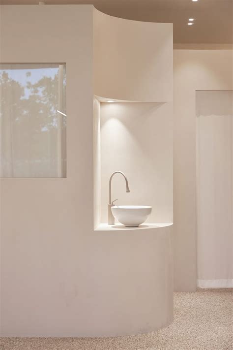 화이트톤 깔끔하고 모던한 디자인 12평 네일샵인테리어 업체 네일살롱 디자인 상점 내부 디자인