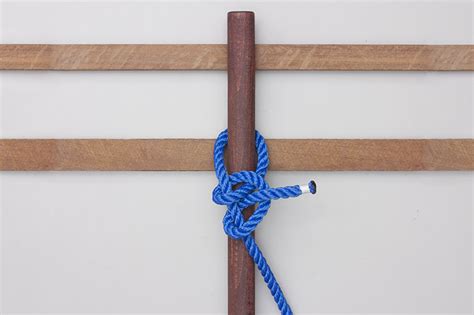 Two Half Hitches How To Tie A Two Half Hitches Using Step By Step