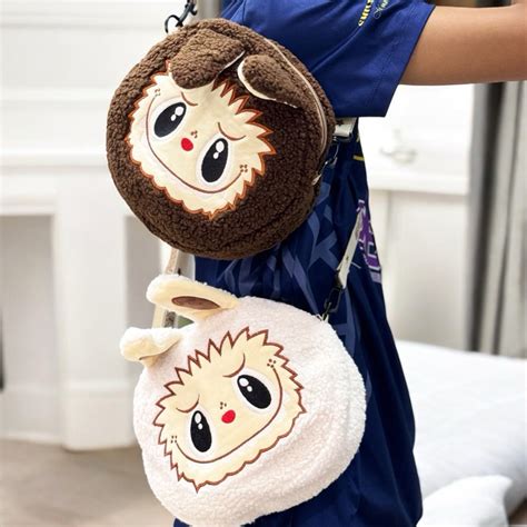 กระเป๋าสะพายข้าง Labubu ลาบูบู้ มี 2 สีให้เลือก Shopee Thailand