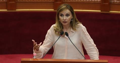 Jorida Tabaku Opens Her Eyes To Luxury Villas Sells Them Like Cats Aktualitet