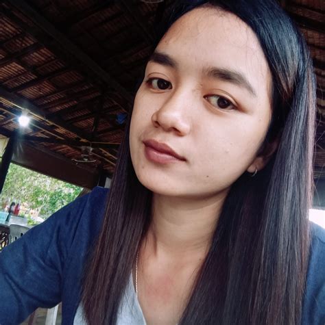 นู๋แอมป์ กัลยกร วันอาทิตย์มาหวดหญ้าที่สวนยางกันสักนิดล่าวค่ะ วันหยุดงาน หวดหญ้าสวนยาง สาว