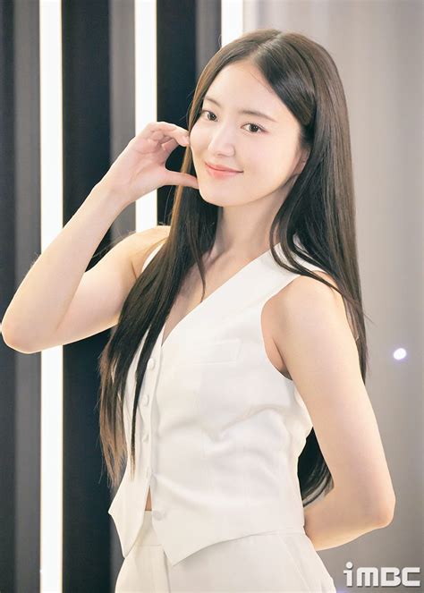 더쿠 어제 에스티로더 행사 참여한 배우 이세영 Imbc기사사진