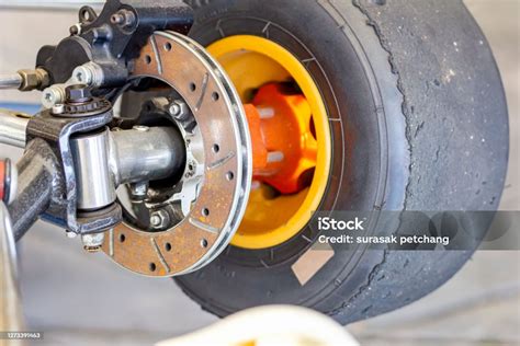 미니 레이싱 카 스포츠의 프론트 휠 스핀들 액슬 브래킷에 유압 캘리퍼 디스크 브레이크 유닛 조립 카트 또는 스쿠터 브레이크에