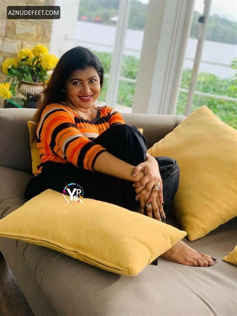 Indika Subasinghe Feet Aznudefeet