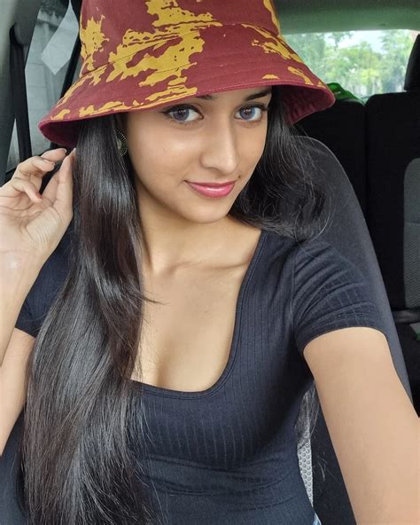 Ashini Mallikarachchi Ashiniravindi • Instagram Photos And Videos