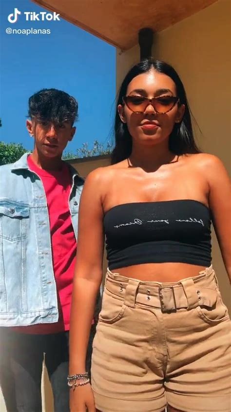 Sexy Noa Planas Shows Cleavage In Tube Top