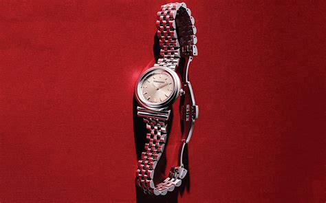 타임리스 아이콘 페라가모 워치 에스콰이어 코리아