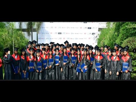 Axis College Committed To Providing Quality Education एक्सिस कॉलेज उत्कृष्ट शिक्षा उपलब्ध कराने