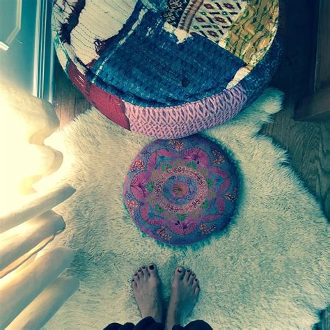 carrie anne moss s feet