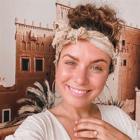 4 Hot Sexy Chloe Grayling Bikini Pics