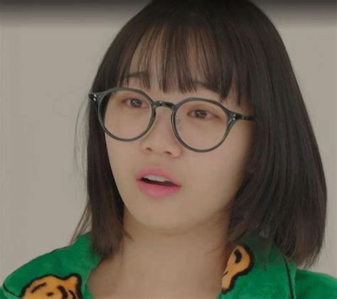 最近因為要畢業了，所以一直在思考論文前面的致謝要寫些什麼 之前有跟朋友聊天聊到，他說：啊你既然這麼喜歡金采源，不如把她寫進致謝裡面 的確，在