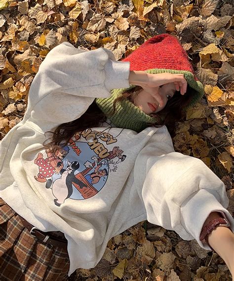 미즈민 [🔥왕따숨 기모안감🧸꾸안꾸 핏예쁜 맨투맨 ️퀄보장 좋은원단🚛무배] 애니 일러스트 기모 맨투맨 S161346