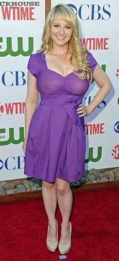 Melissa Rauch Edgy Outfits