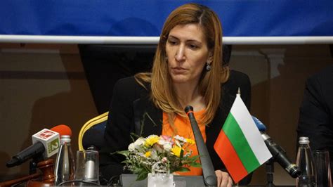 Николина Ангелкова е на работно посещение в Испания Новини бг