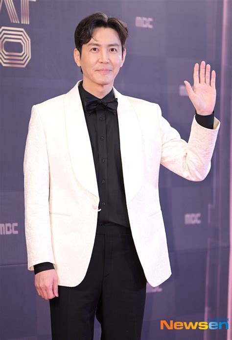 최원영 젠틀맨의 손인사 포토엔hd 손에 잡히는 뉴스 눈에 보이는 뉴스 뉴스엔