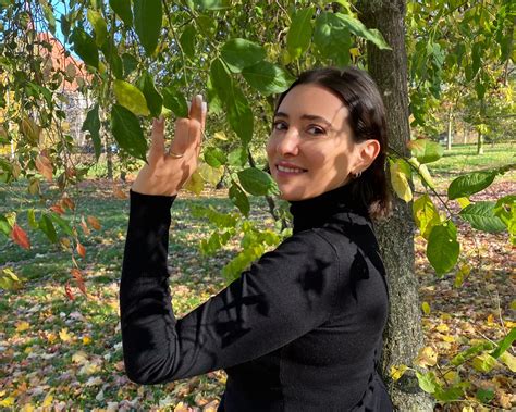 Nune Hakobyan Քանի դեռ ապրում ես ժպտա որ աշխարհն էլ ժպտա Քանի դեռ ապրում ես սիրիր որ