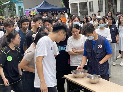 趣味乒乓绽活力 快乐比拼增团结——校宿舍管理委员会开展爱“乒”才会赢活动 广州工商学院学生工作部（处）