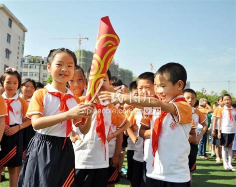 安徽合肥千余名小学生奥运火炬传递开启新学期 人民图片网