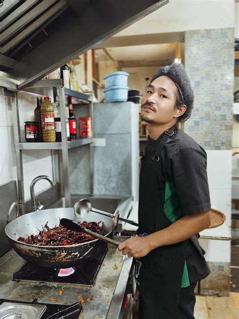 အာ ဒံ အလုပ်လုပ်ရင်း ပျော်ပြီး ပျင်းနေပါတယ်😇😁