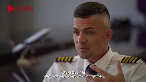 新时代我在中国乌鲁木齐航空机长基里尔尔中国是我的第一个家 凤凰网视频 凤凰网
