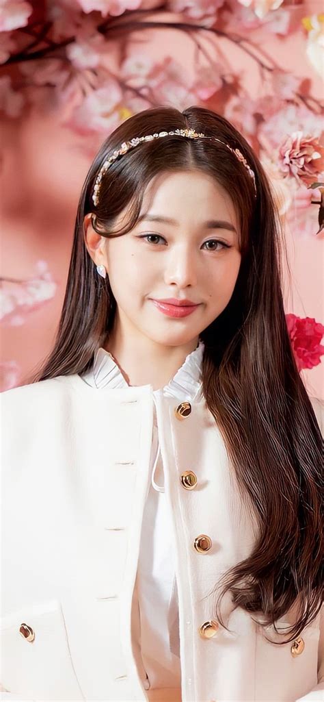 Iz One Kpop Wallpaper Bad Girl Kpop Idol Kpop Girls Girl Group Singer Princess Hair Styles