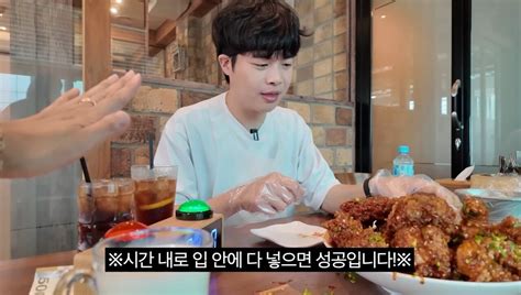 먹방 유튜버 유노 매운치킨 15마리 5분안에 먹기 최초성공 유머움짤이슈 에펨코리아
