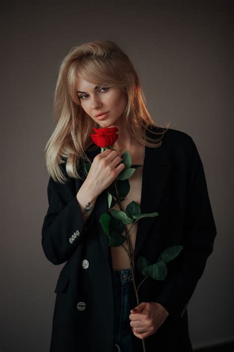 Фотосессия с розой Фотосессия Фотографирование при освещении Фотографии женщин