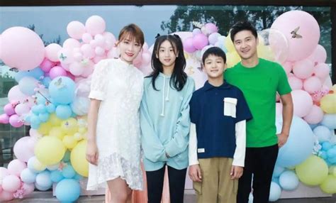 田亮带儿女温馨滑雪，小亮仔身高直追姐姐，一家四口如复制粘贴 知乎