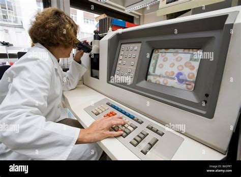 Semi Automated Differentiation Of Blood Smears By A Laboratory