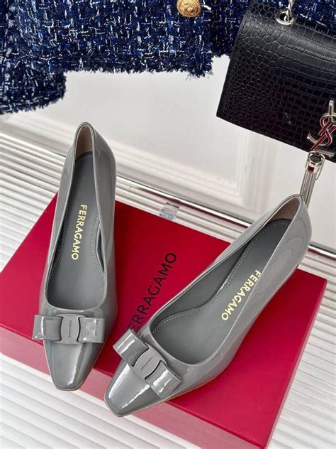 Туфлі жіночі сірі червоні чорні бежеві — ціна 5400 грн у каталозі Туфлі Купити жіночі речі за