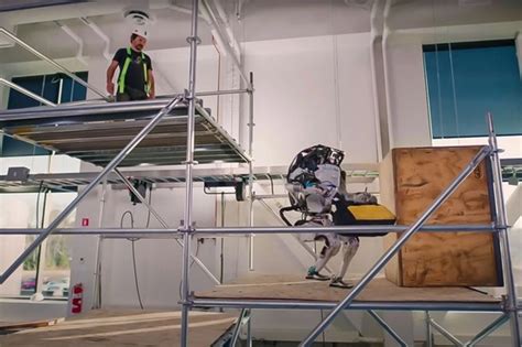 اطلس؛ رباتی پیچیده تر از خودرو فیلم و عکس