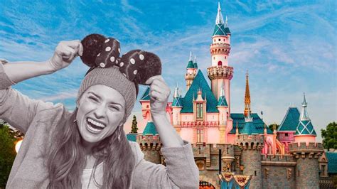 Woman Calls Out People Who Ruined Her Disneyland Photos But Others