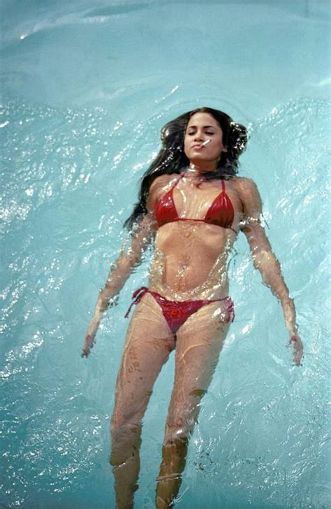 Nikki Reed Scrolller