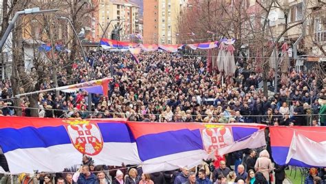 Протест Срба у Косовској Митровици Укидање динара значи укидање живота — Rt Balkan