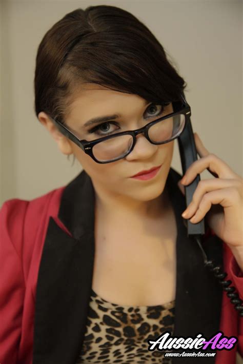 Aussieass Lucie Bee Cake Fasrused