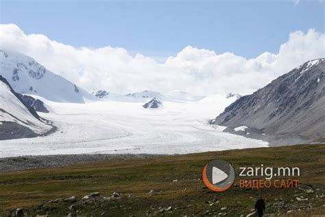Цасан шуурганы улмаас бууж чадахгүй байсан 15 хүнийг аварчээ
