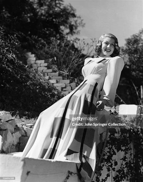 Vivid Colors Are A Favorite With Lana Turner Here The Young Actress