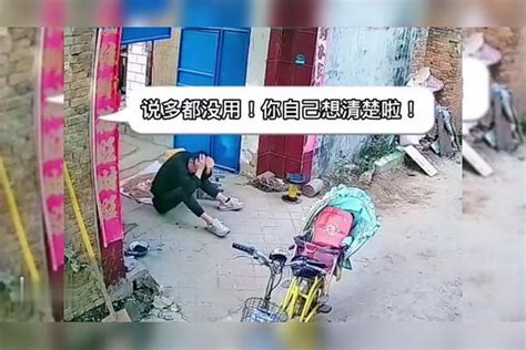 监控下的各种爆笑合集男孩把媳妇都丢下了老板都蒙圈了 都蒙圈 媳妇 男孩
