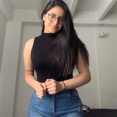 Sara Reina Sara Reina Threads Say More