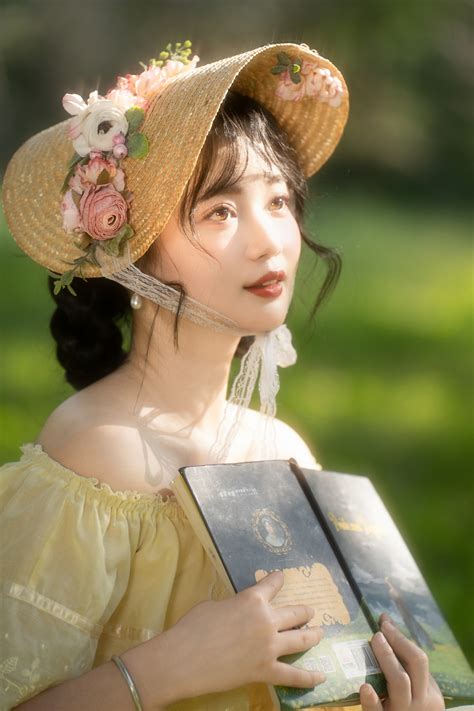 [Язык художественного изображения] 2023 12 20 Свет падает на ее маленькую Оу О V2ph