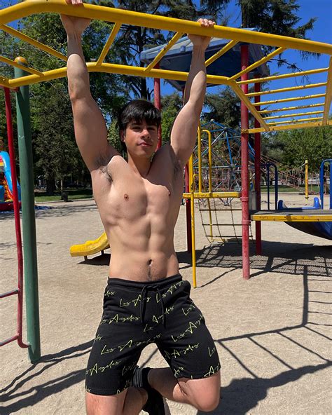 Jeff Chuck R Clothedmuscle