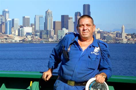 Боцманът Милен Маринов Само доволният човек изпълнява без принуда