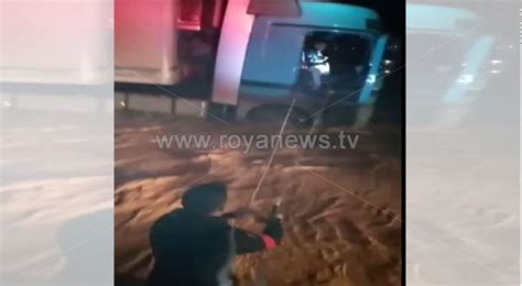 إنقاذ شخصين حاصرتهم المياه في المفرق